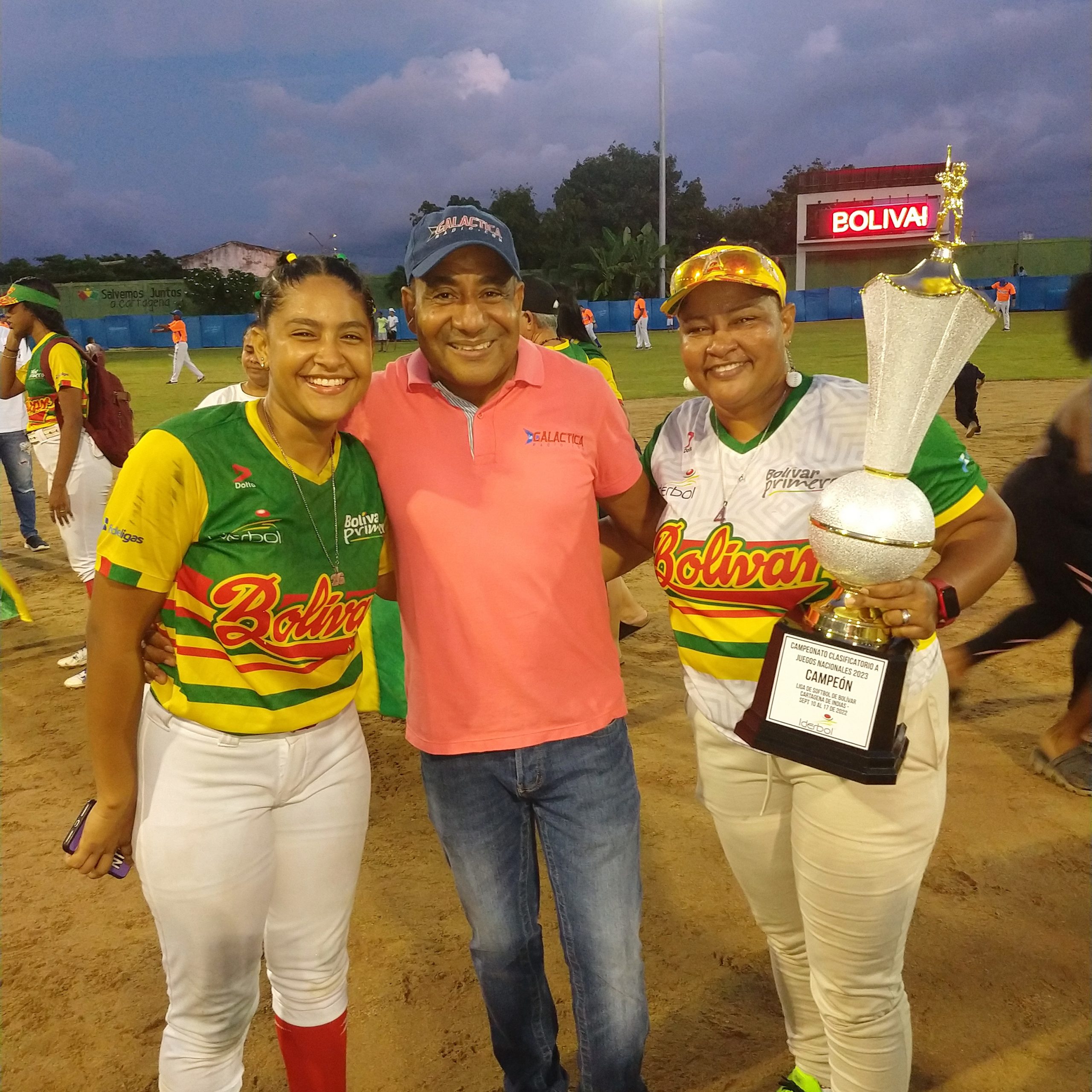 Claudia y María son campeonas nacionales del softbol femenino - La ...
